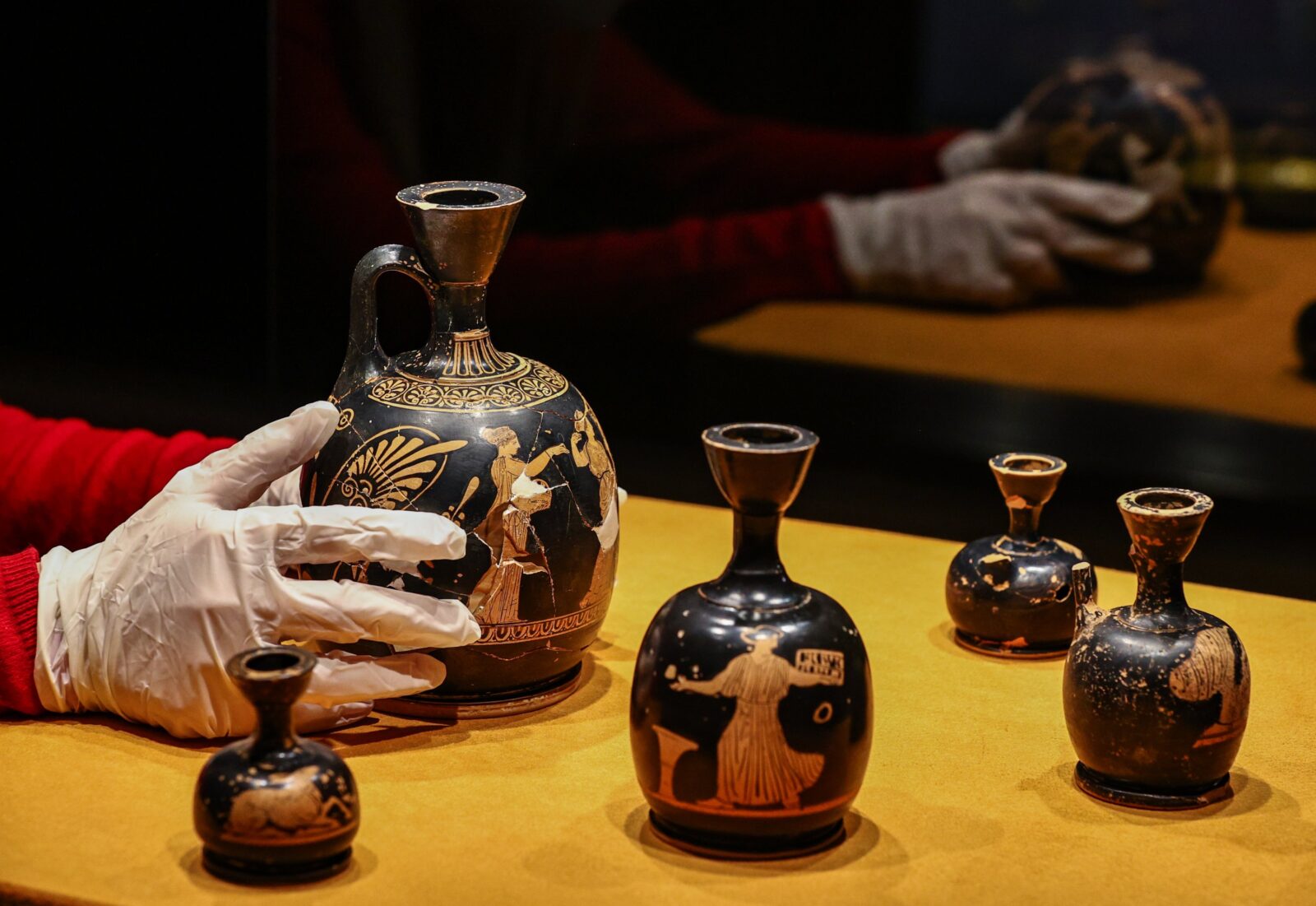 Perfume Archaeology: Perfume Archaeology: Unearthing Ancient Fragrances