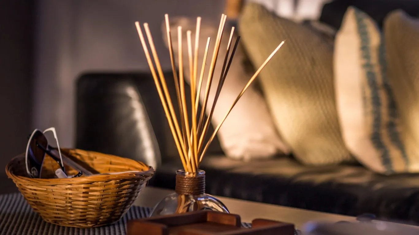 home fragrance: The Rise of Home Fragrance: Creating Inviting Environments